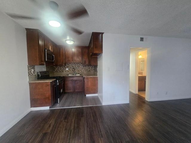 #105 2 Bedroom Apartment for Rent at 614 W Stocker St, Glendale, CA 91202 Glenwood