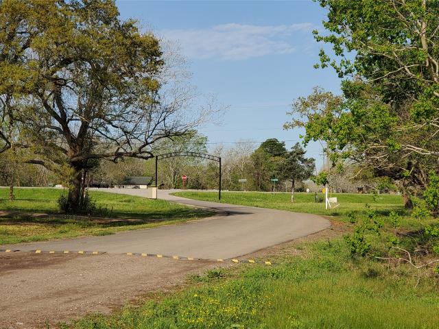 105 Country Oaks St, Brazoria, TX 77422 | MLS #5798 | Compass