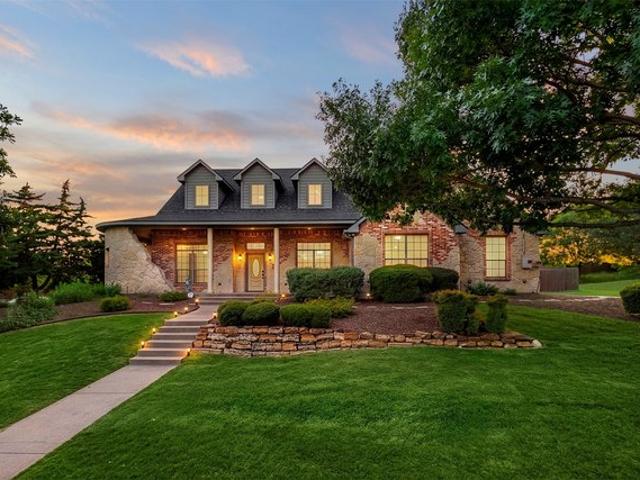 105 Country Ridge Ct, Red Oak, TX 75154