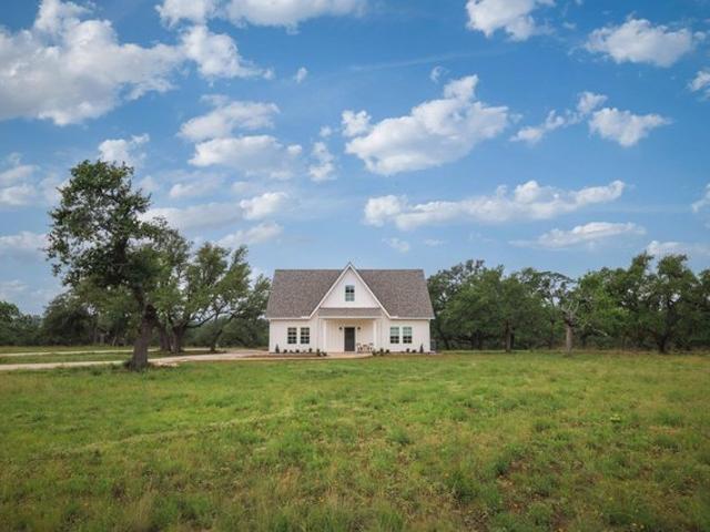 105 Colette Ln, Blanco, TX 78606