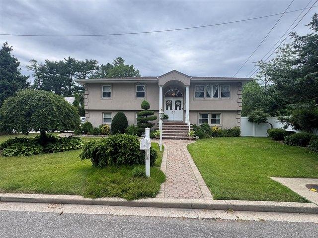 105 Convent Rd, Syosset, NY 11791