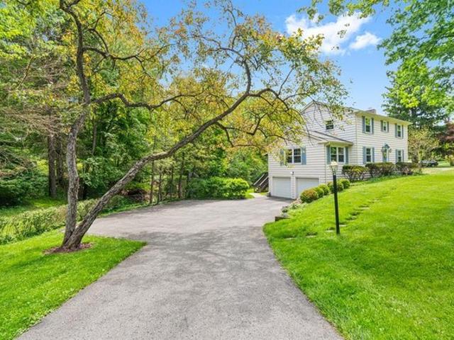 105 Cornwall Dr, Pittsburgh, PA 15238