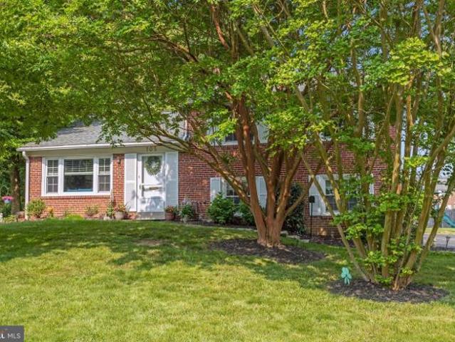 105 Canterbury Dr, Wallingford, PA 19086