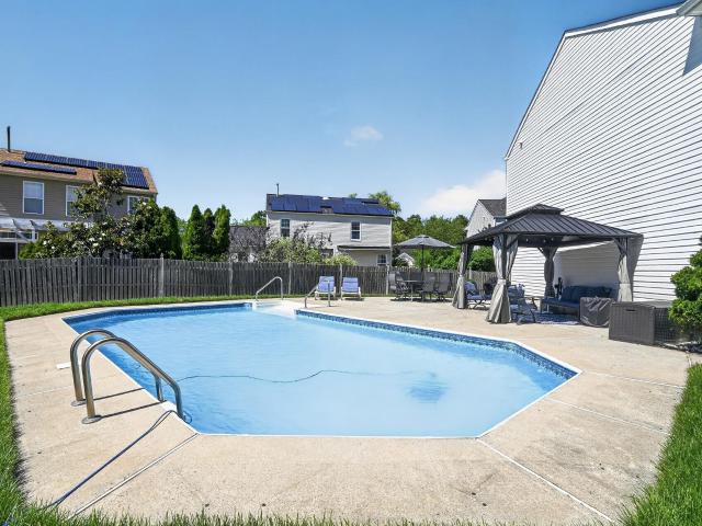 105 Carlsbad Ct