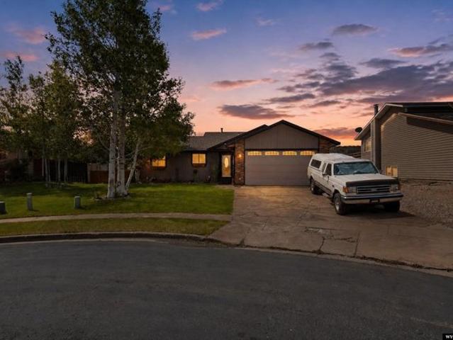 105 Carriage Dr, Evanston, WY 82930