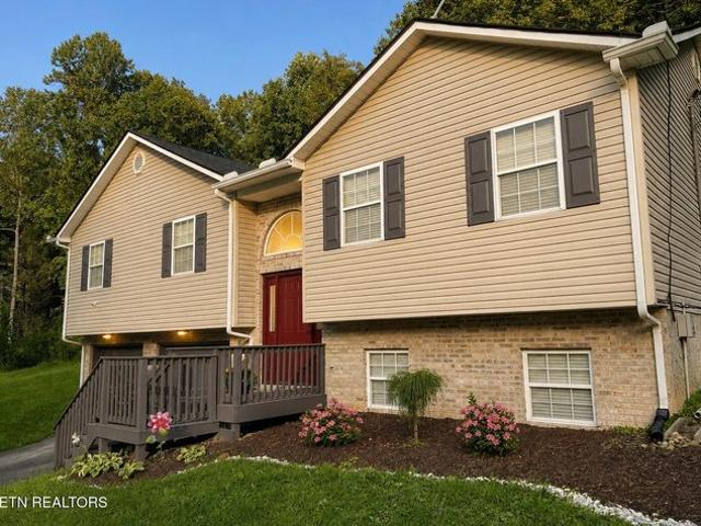 105 Cedar Cir, Jacksboro, TN 37757