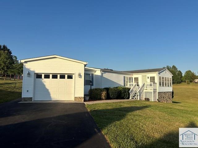 105 Chestnut Meadows Dr, Martinsville, VA 24112