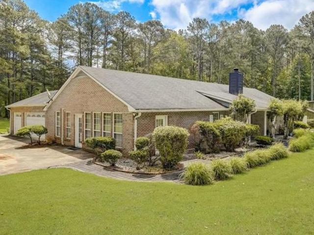 105 Creekwood Ln, Fayetteville, GA 30214
