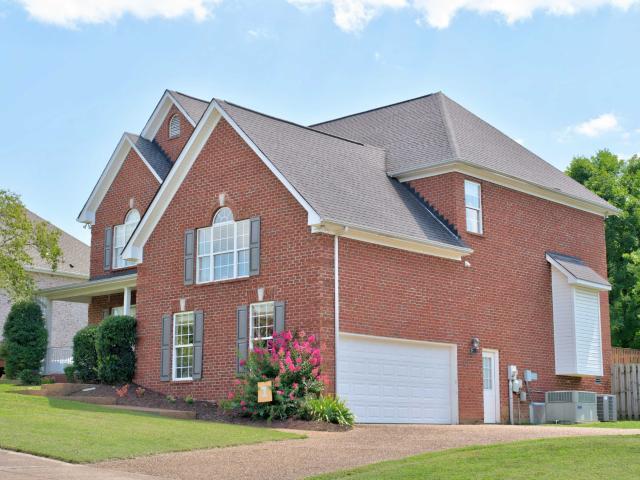 105 Cresthaven Ct