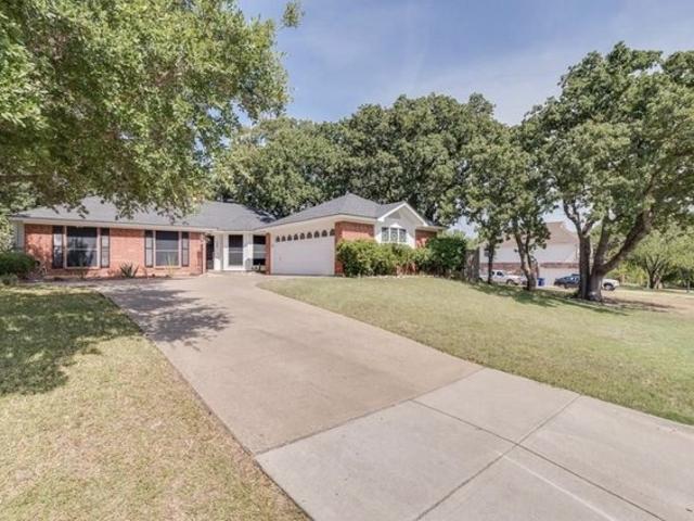 105 Arthur Dr, Kennedale, TX 76060
