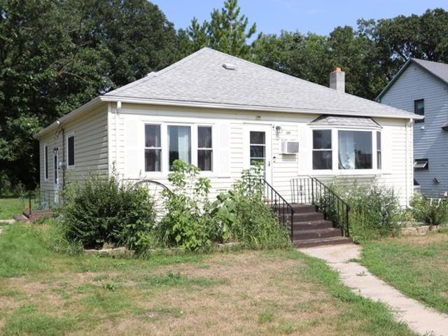 105 Atlantic Ave E, Badger, MN 56714