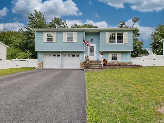 105 Bodle Cir, Maybrook, NY 12543