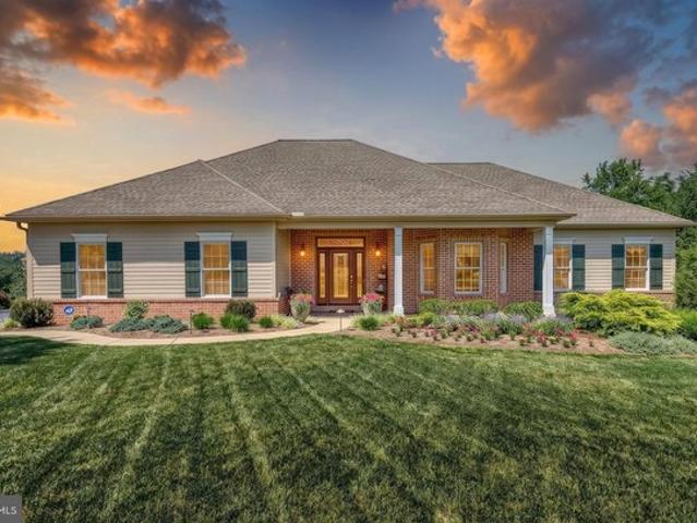 105 Bellows Ct, Lewisberry, PA 17339
