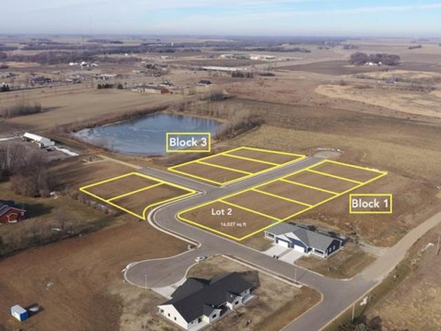 105 Bluestem Dr, Blue Earth, MN 56013