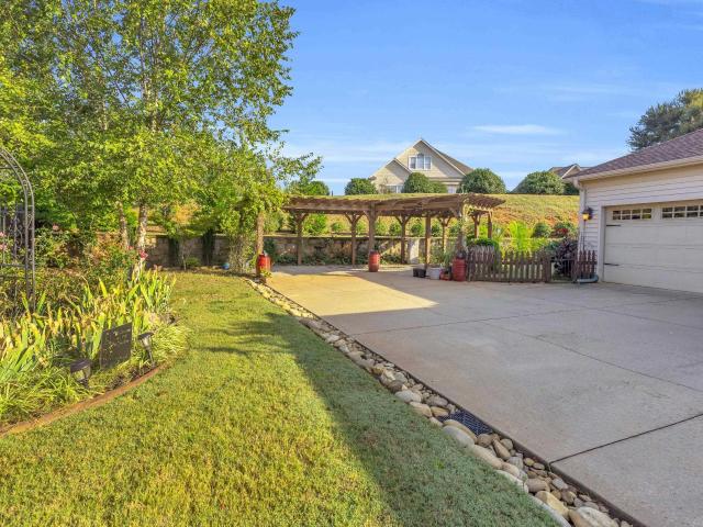 105 Bur Oak Drive