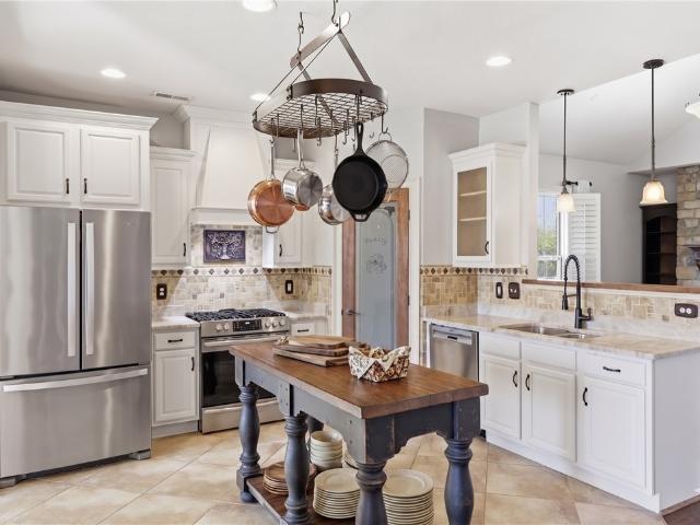 105 Bur Oak Drive