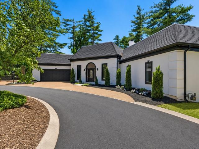 105 Burlington Ct