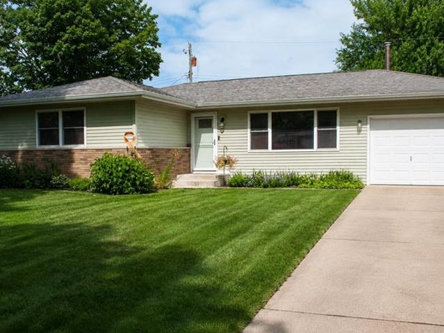 105 Greenwood Dr, La Porte, IN 46350