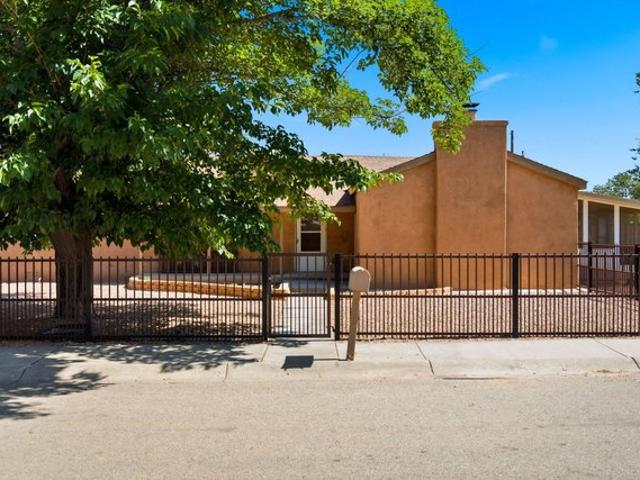 105 Green Valley Rd NW, Albuquerque, NM 87107