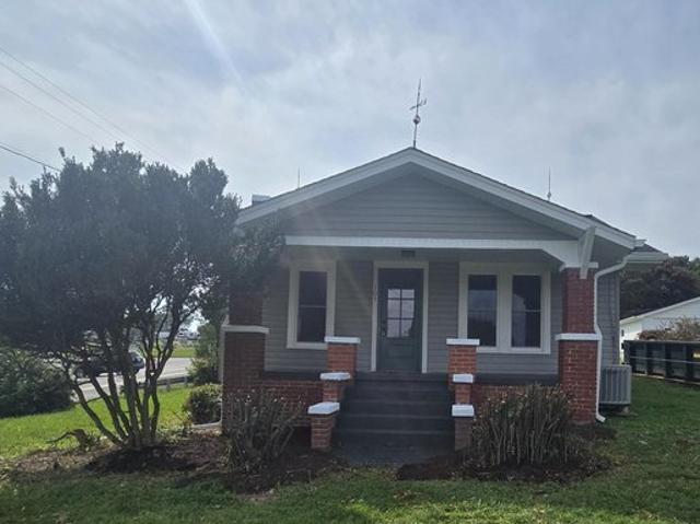 105 Grove St, Gray, TN 37615