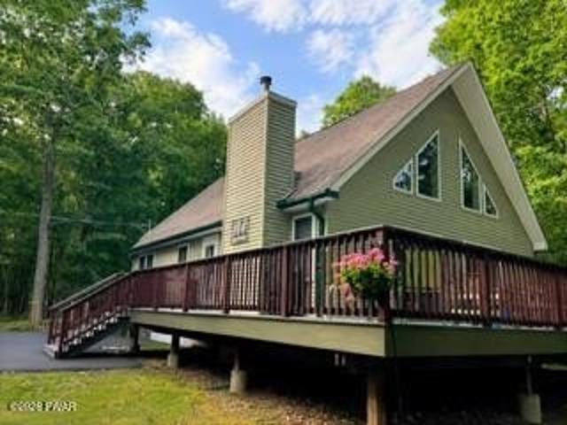 105 Doe Ct, Hawley, PA 18428
