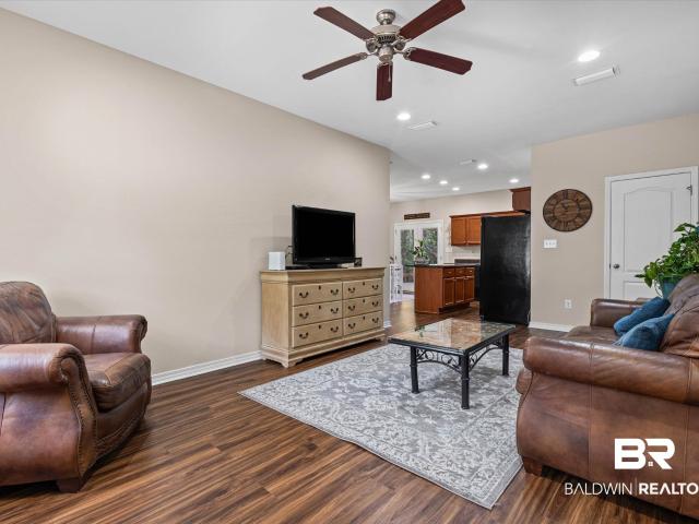 105 Donna Cir