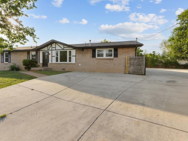 105 Donna Ct