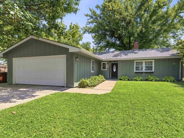 105 E 7th St, Wamego, KS 66547