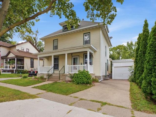 105 E 10th St, Muscatine, IA 52761