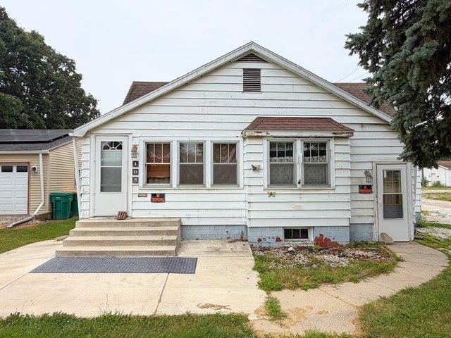 105 E 12th St, Streator, IL 61364