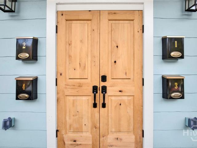 105 E Gwinnett Street 3