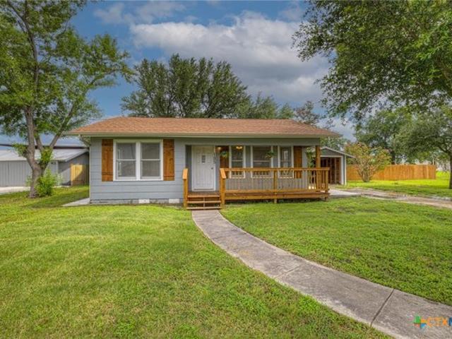 105 E Huebinger St, Marion, TX 78124