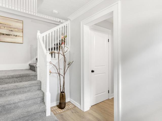 105 E Jennings Avenue