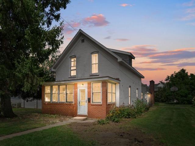 105 E Locust St, Three Oaks, MI 49128