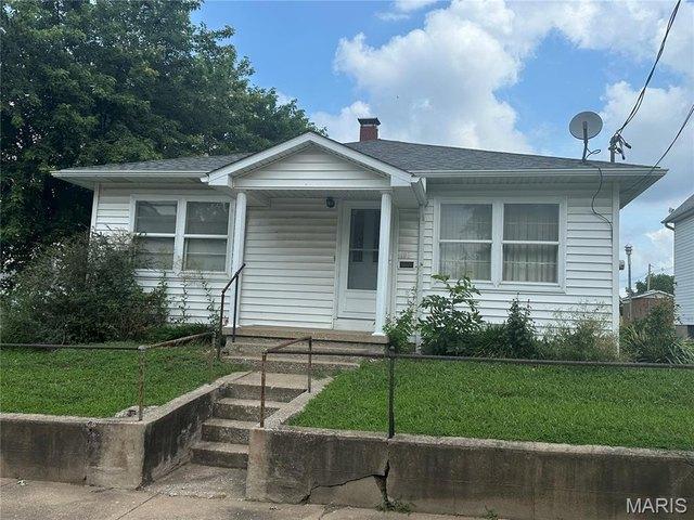 105 E Main St, Steeleville, IL 62288