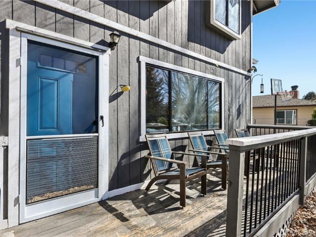 105 E Meadow Lane