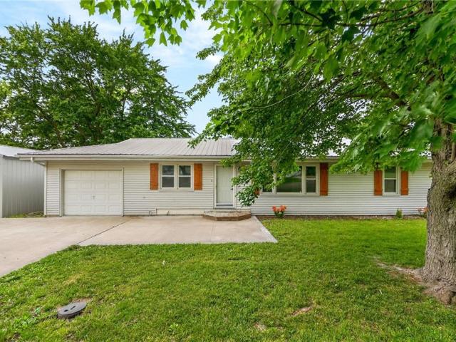 105 E Meadowbrook Court