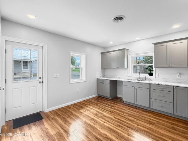 105 e new market street
