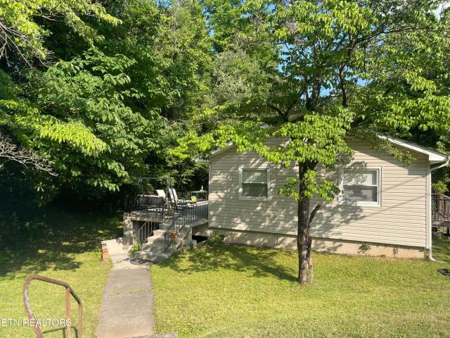 105 E Passmore Lane