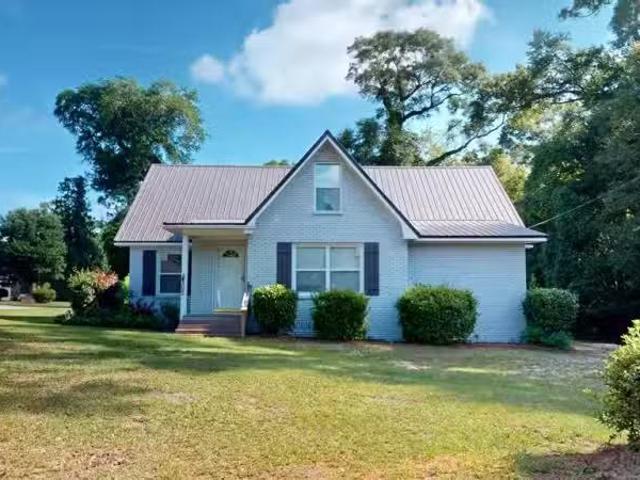 105 E REGISTER AVE, GENEVA, AL 36340