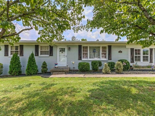 105 E Roberts Rd, Portland, TN 37148