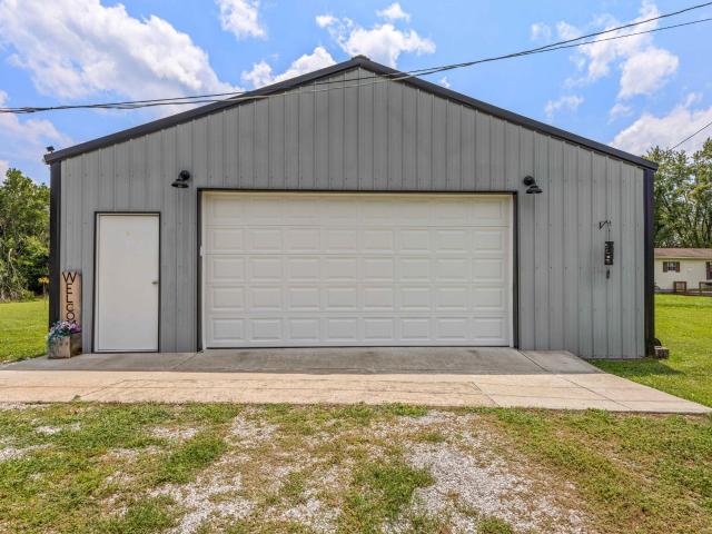 105 E Roberts Rd