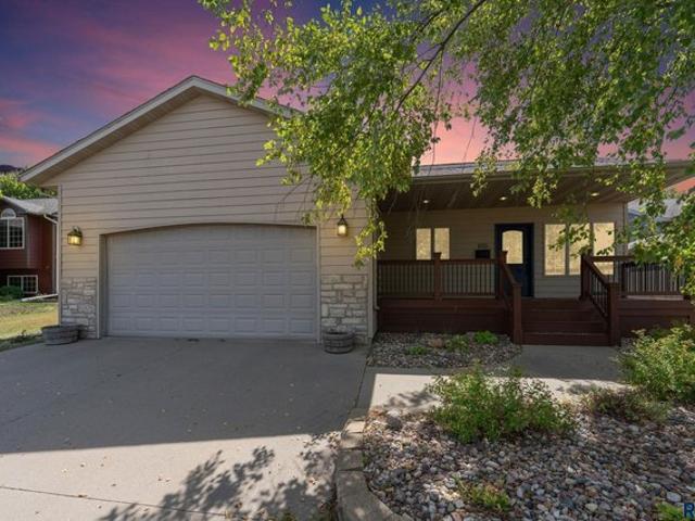 105 E Switch Grass Trl, Brandon, SD 57005
