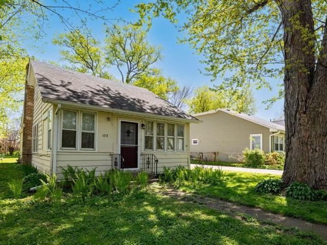 105 Edgewood Ave, Crystal Lake, IL 60014