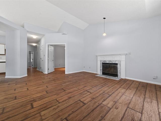 105 Ellsworth Place