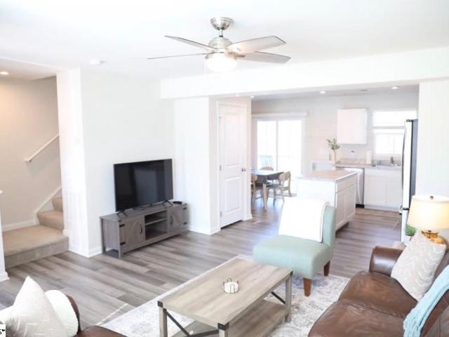 105 Forthside Way