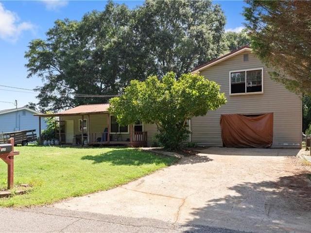 105 Fairlane Dr, Jefferson, GA 30549