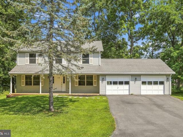 105 Fenway Dr, Charles Town, WV 25414