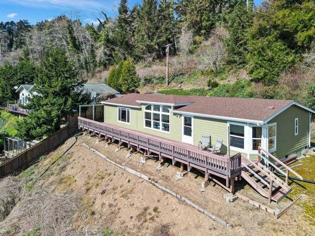 105 Fizer Ln, Klamath, CA 95548