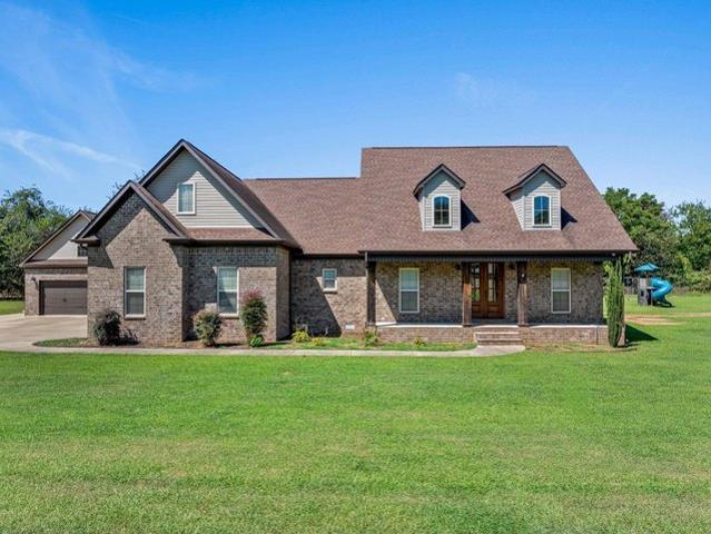 105 Fieldwood Dr, Tuscumbia, AL 35674